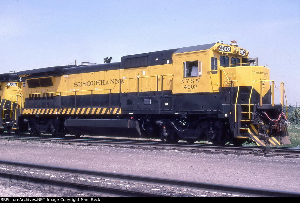 NYSW 4002--New B40-8